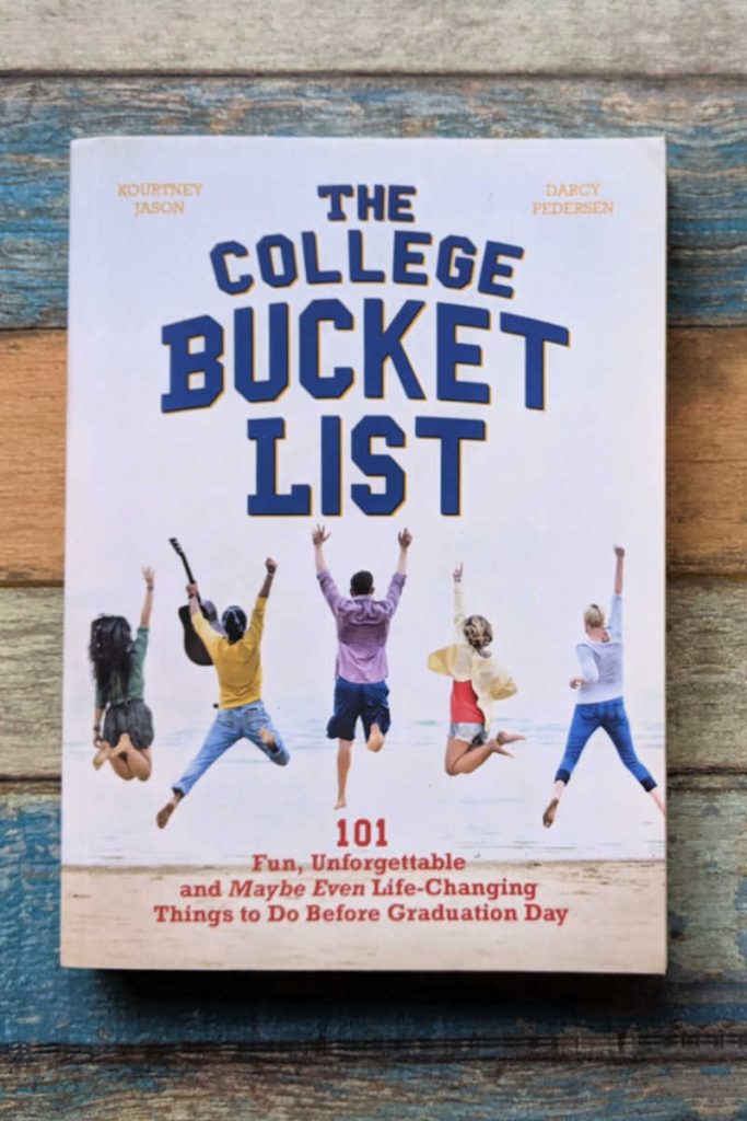 The College Bucket List Book: 101 Fun Things to Do Before Graduation ...