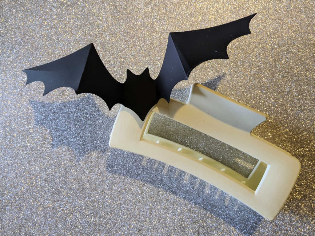 Easy Bat-tastic Halloween Bat Hair Clip Craft - Mama Likes This