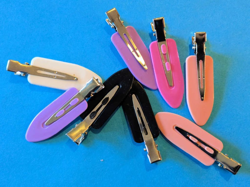 Love is in the Hair: DIY Valentine Hair Clips Craft 🎀💕 - Mama Likes This