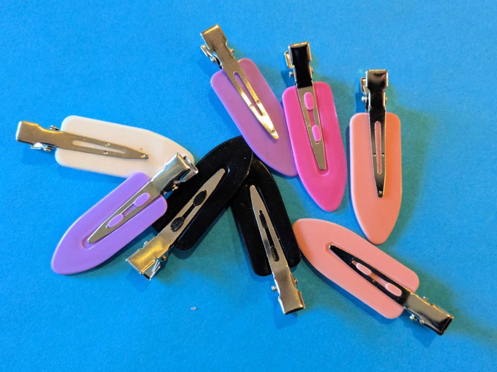 Create Your Own DIY Cream Glue Flower Hair Clips - Mama Likes This